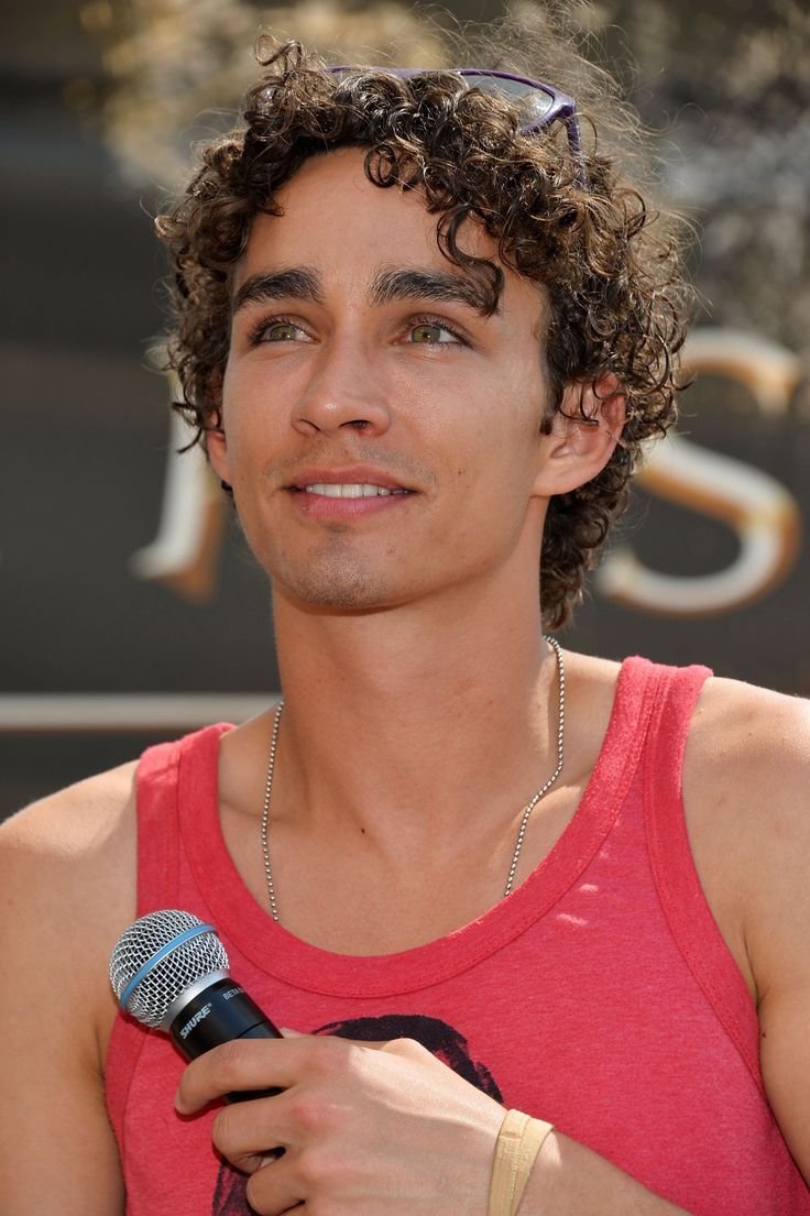Long Hairstyles for Men: The Best Cuts for Every Hair Type